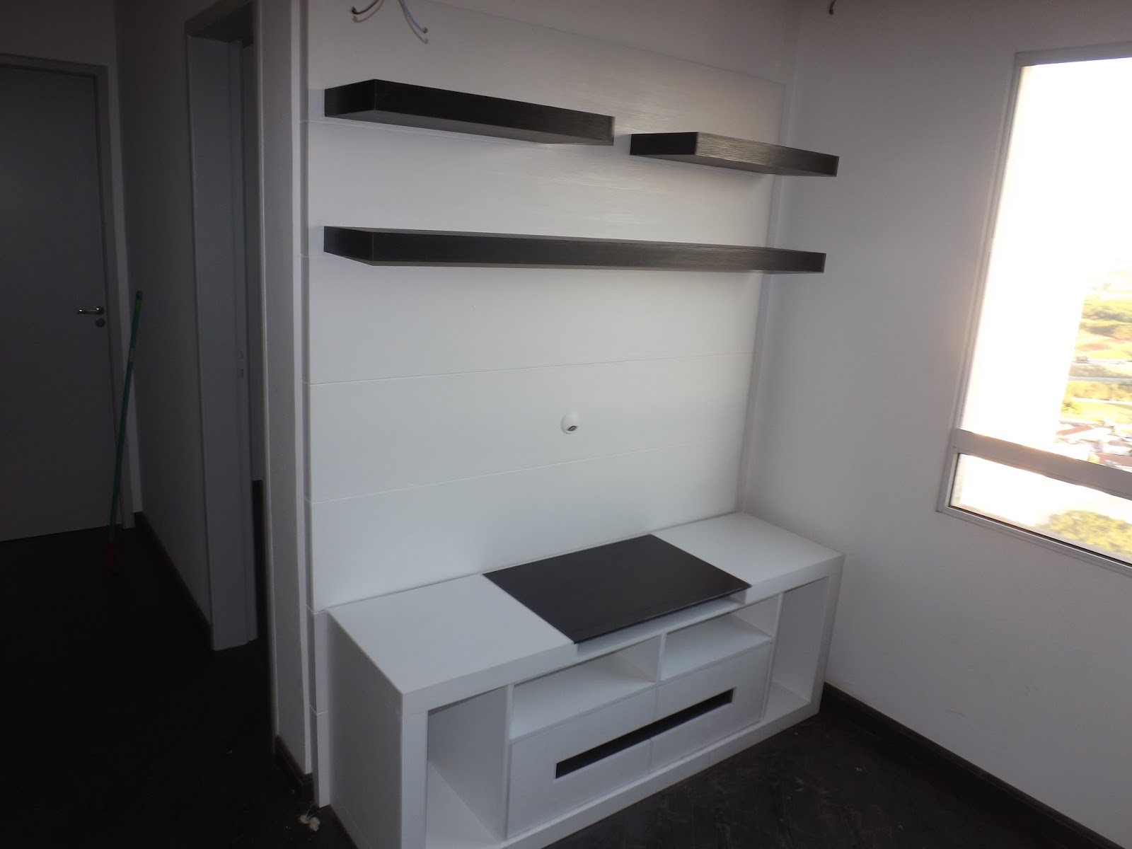 Marcenaria Movel Planejado: Rack com painel de tv mdf branco duna e ...