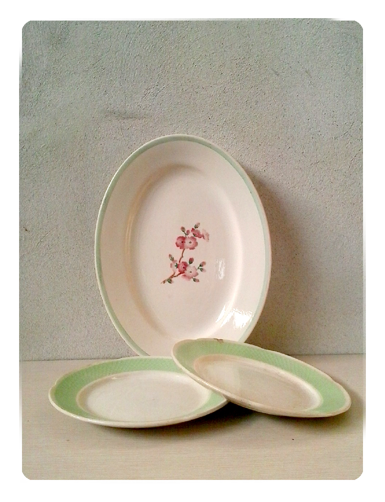 TROVAROBANDO : Piatti & Piattini retrò per decorare gli interni