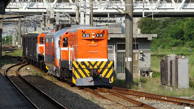 Blair's 鐵道攝影: R32柴電機車 / TRA R32 Diesel-electric Locomotive