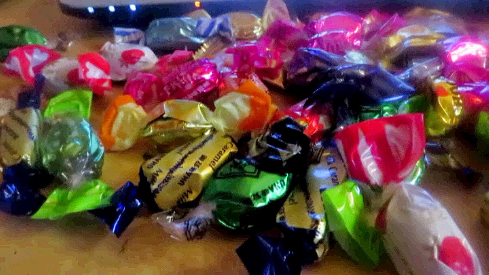 CREATE A HOBBY : Flowers Made of Candy Wrapper