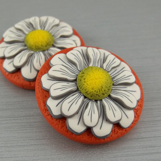 2 Good Claymates: Sculpted Flower Buttons