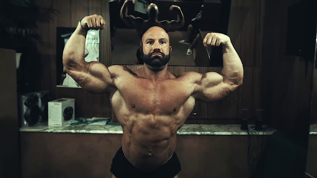 Muscle Lover: German IFBB Pro bodybuilder Steve Benthin