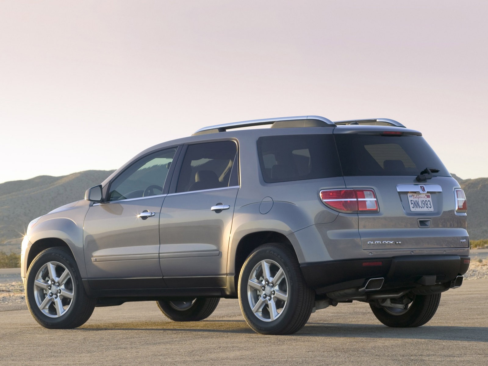 Car Pictures: Saturn Outlook 2007