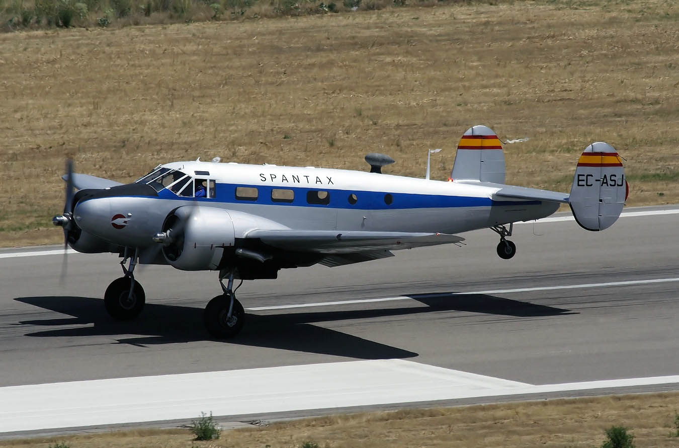 nhungdoicanh: Beechcraft C-45 Expeditor