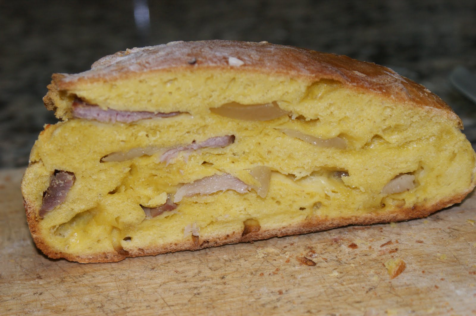 Em Português: Easter in Portugal. Have you ever eaten folar?