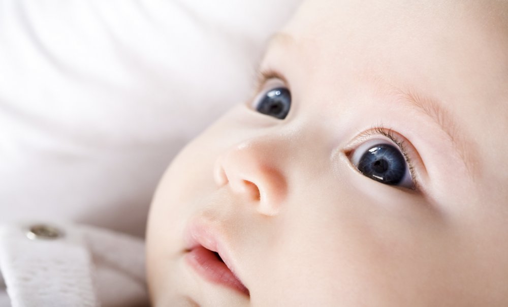 Impressionnant ! Voici ce qu'un bébé nouveau-né voit vraiment quand il ...