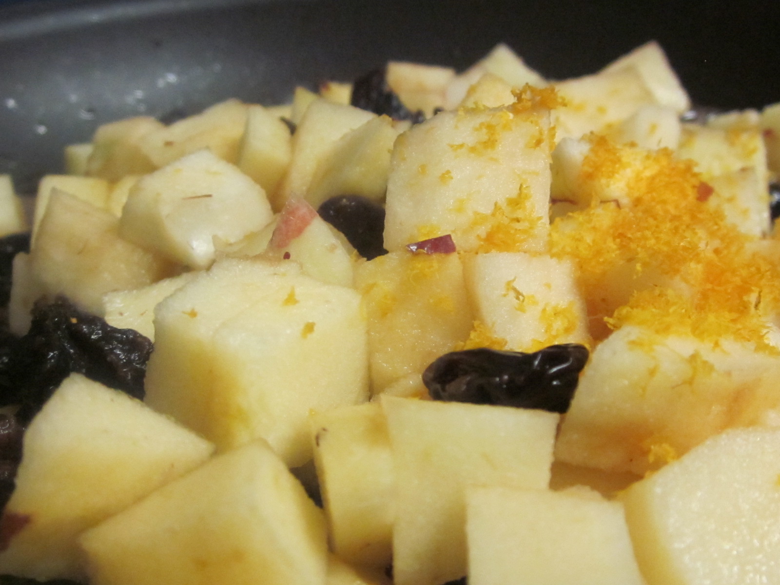 Chef Tess Bakeresse: My Easy Apple Fruit and Nut Strudel