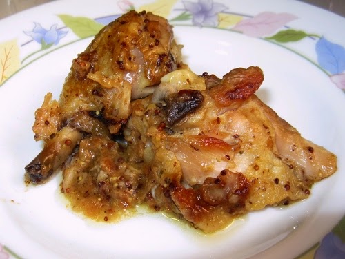 Pollo o pavo con salsa de mostaza y almendras