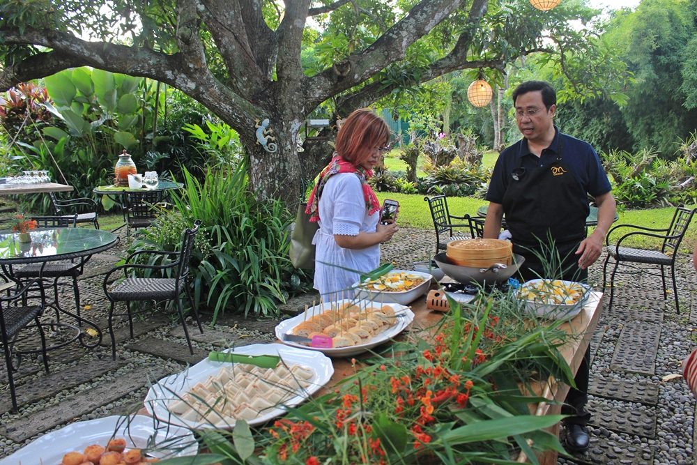 CheChe Lazaro Probes the Fertile Land of Lotus Pod Farm in Bay, Laguna ...