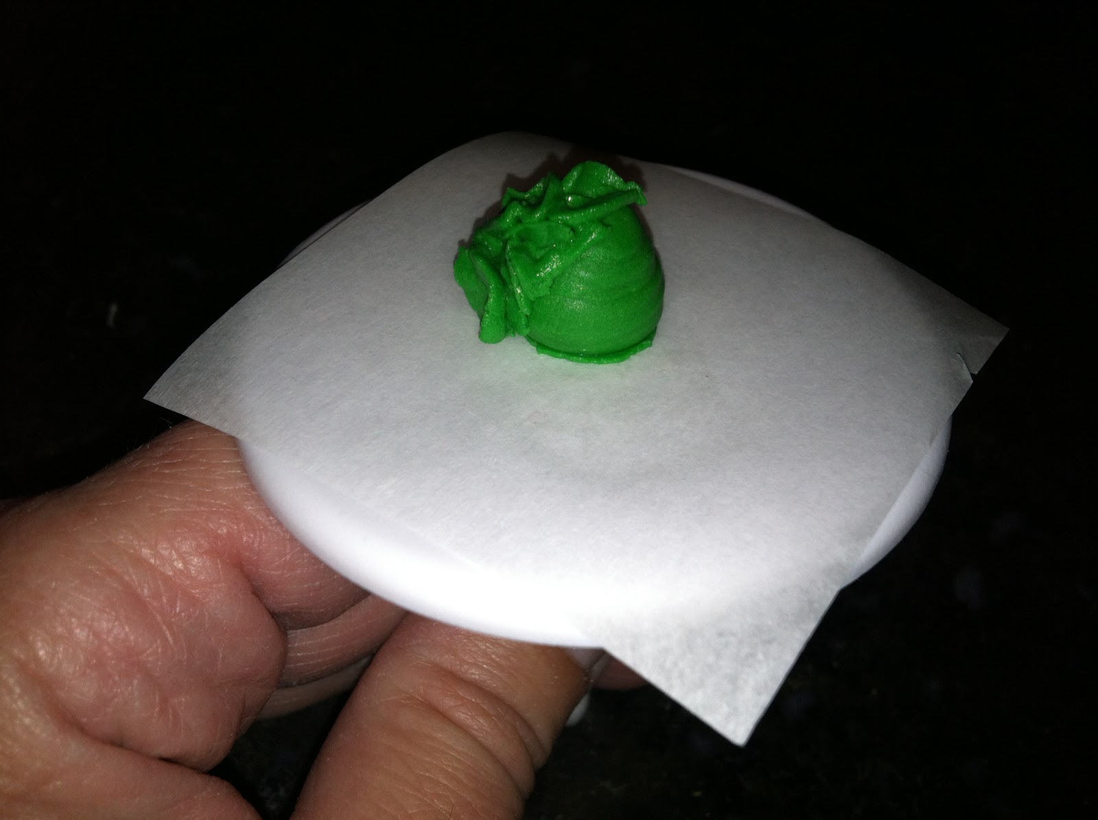 The Iced Queen: Royal Icing Kissing Ball