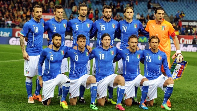 Talks from Tuscany: Italian World Cup squad - sung to the National Anthem!