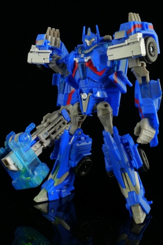 New pictures of Transformers Prime Voyagers Thundertron and Ultra ...