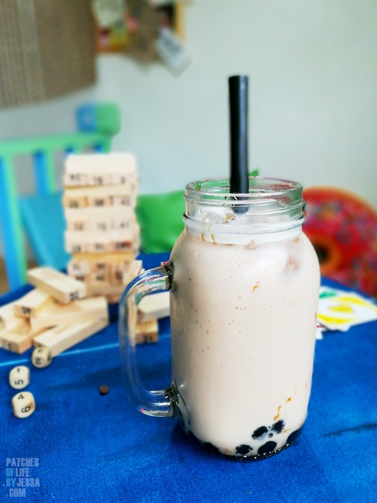 The Niche Cafe: Java Chip Frappe, Burgers, and more! - Patches of Life