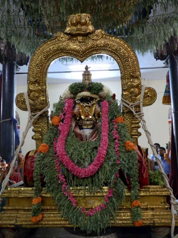 Kairavini karaiyinile - திரு அல்லிக்கேணி குளக்கரையோரம்: Thiruvallikkeni ...