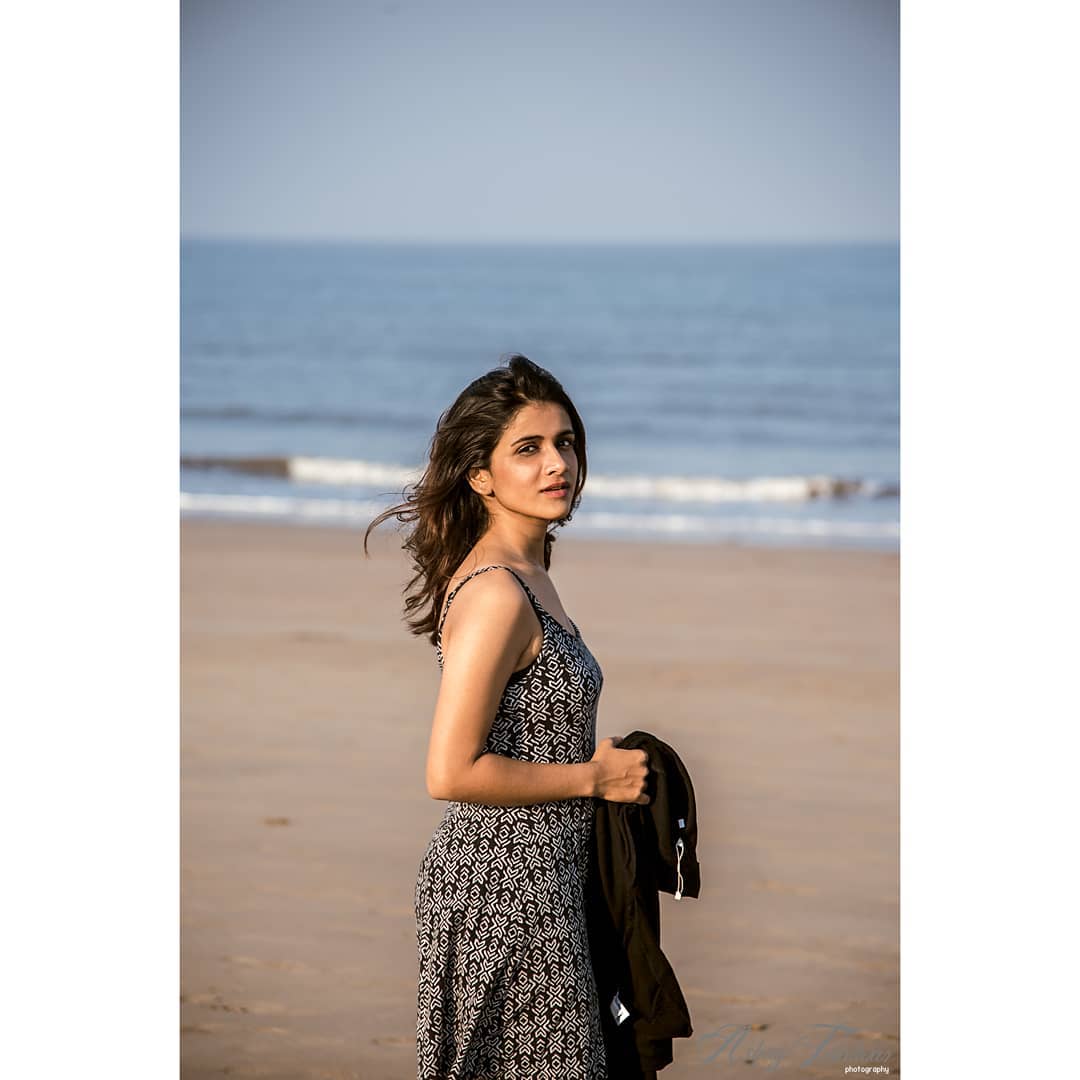 Beach side photoshoot of Resham shrivardhankar - मराठीshoots
