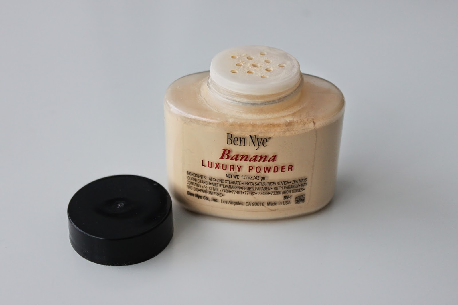 Review Ben Nye Banana Luxury Powder | The Make Up Statement