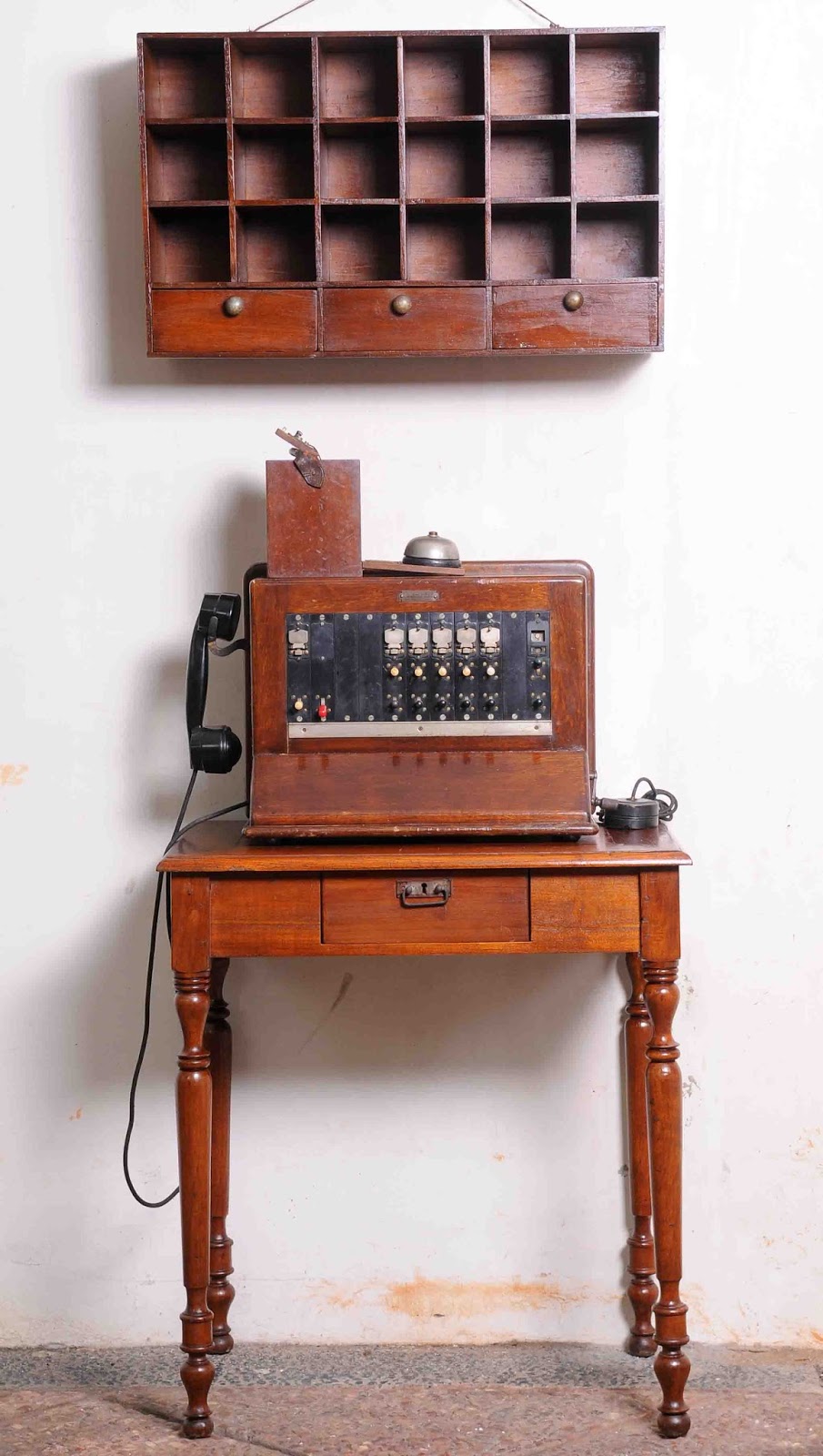 Old Vintage Gallery: Antique Magneto Switchboard Operator Telephone ...