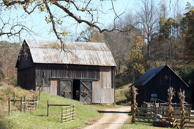 Round The Bend: Decorated for Fall