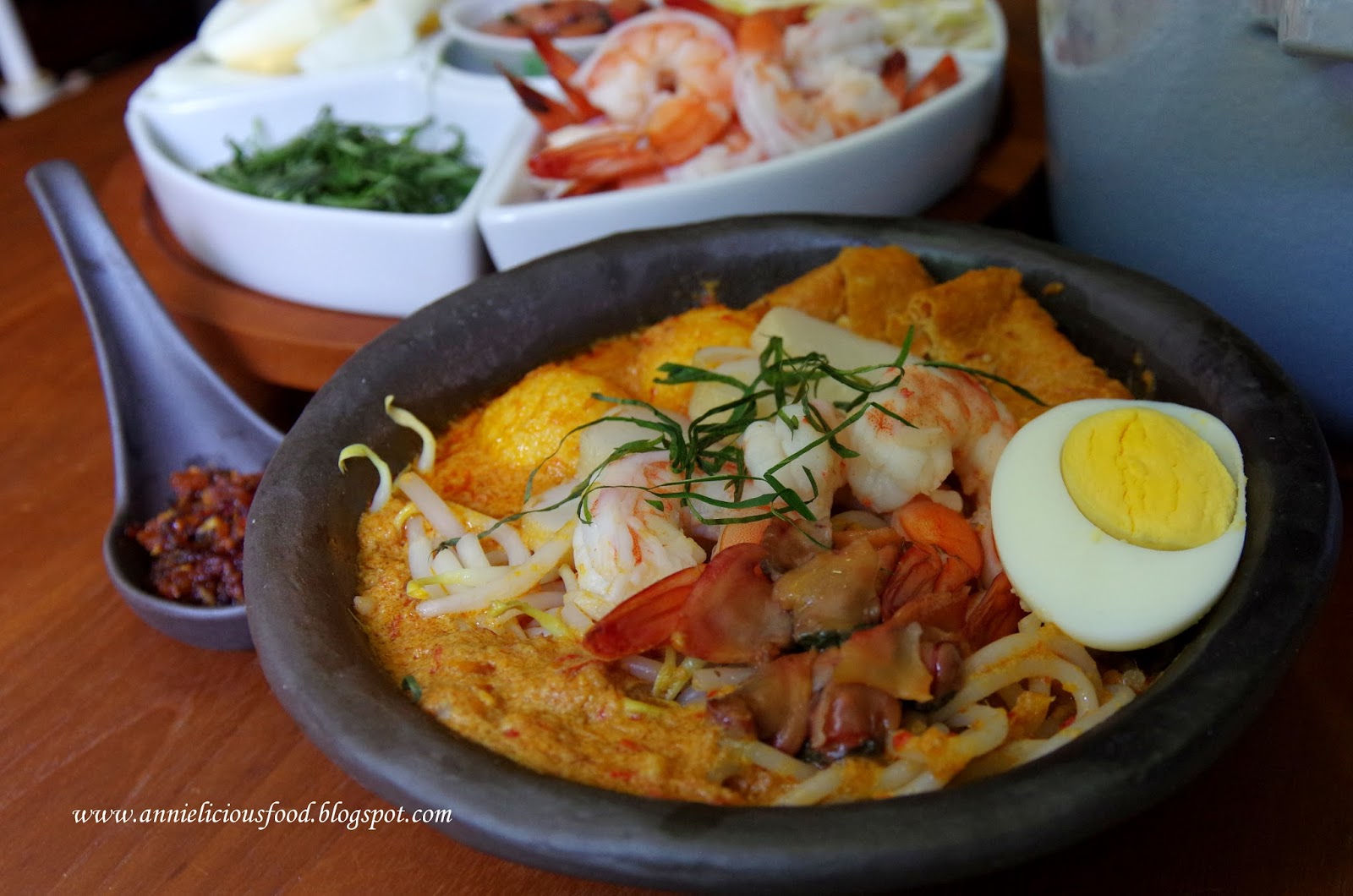 Annielicious Food: Laksa Lemak / Nyonya Laksa
