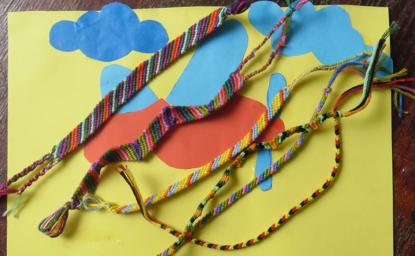 Bijuci si rezolutii: Modele de bratari impletite disponibile - o parte ...