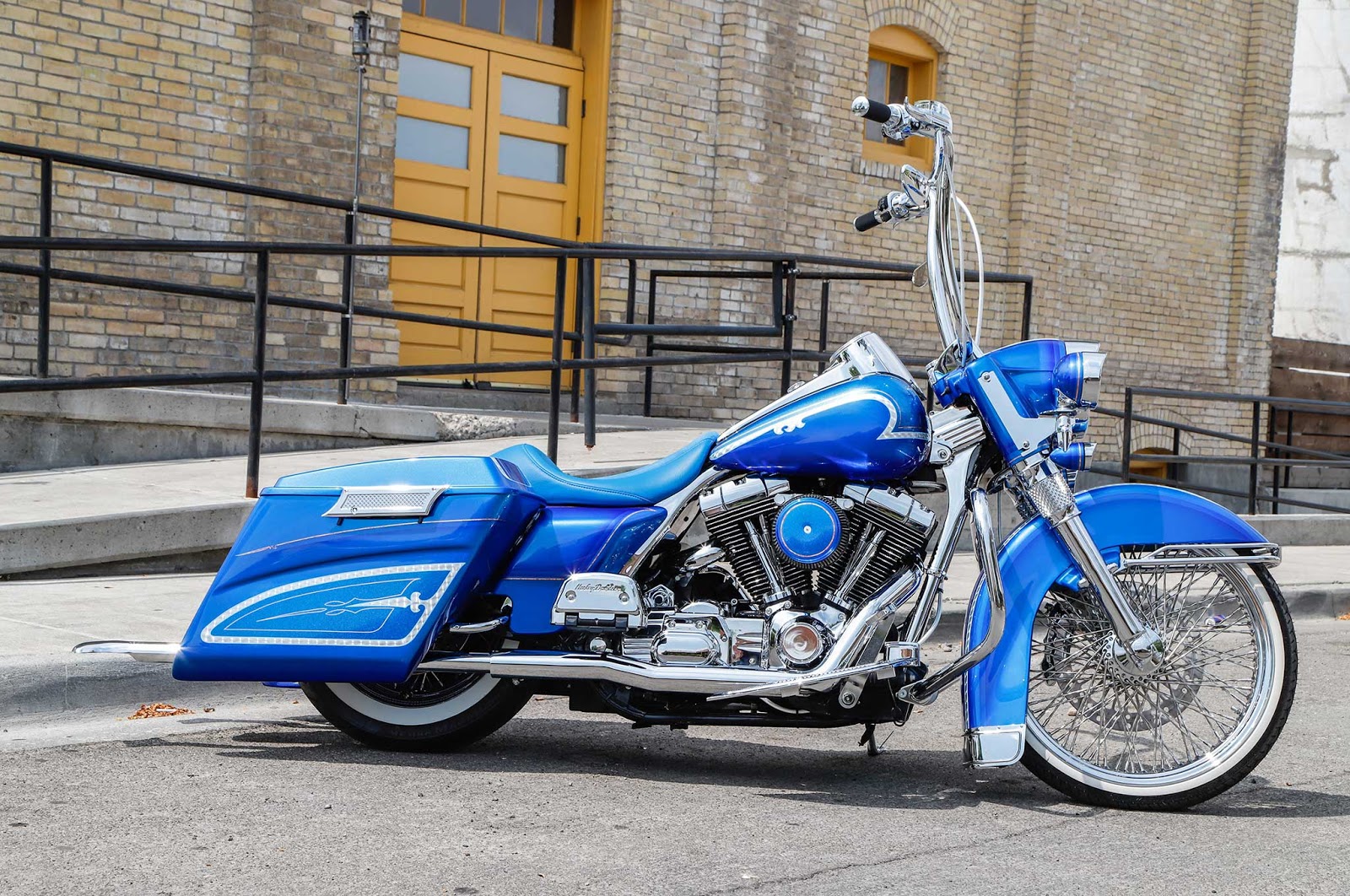 BIKERS/KUSTOM/MEETING/MUSIC....: MOTORCYCLES & LOWRIDER