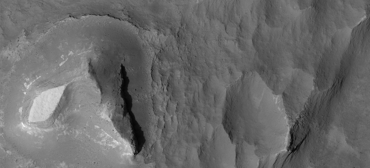 SISTEMA SOLARE: MARTE : NOCTIS LABYRINTHUS un enorme sistema di faglie ...