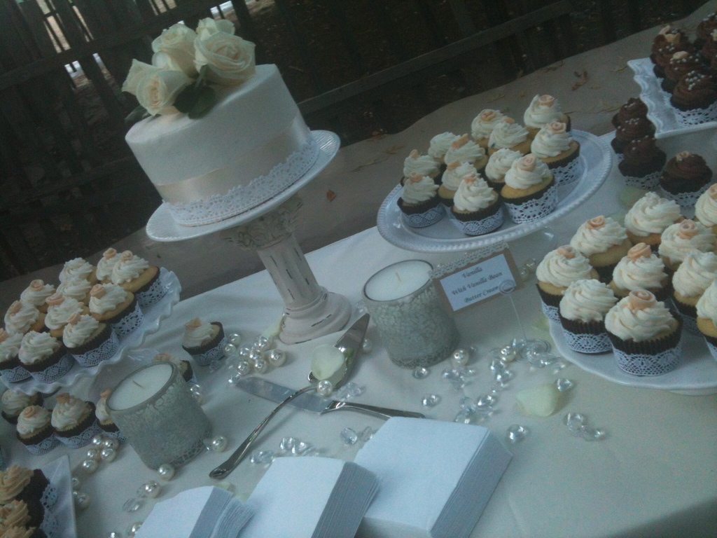My "Sweet" Life: Vintage Wedding Cupcake Buffet