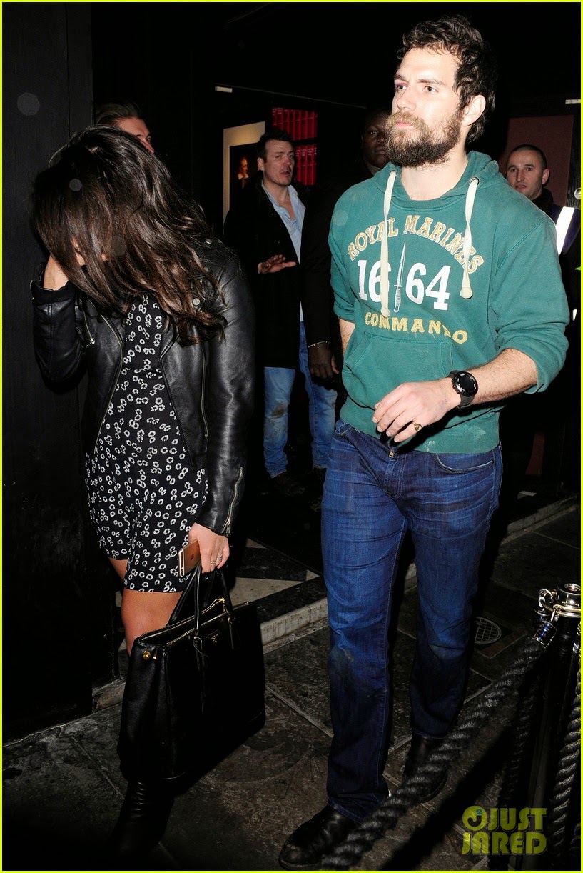 Henry Cavill Latinfans: ACT- Henry Cavill saliendo de un bar privado el ...