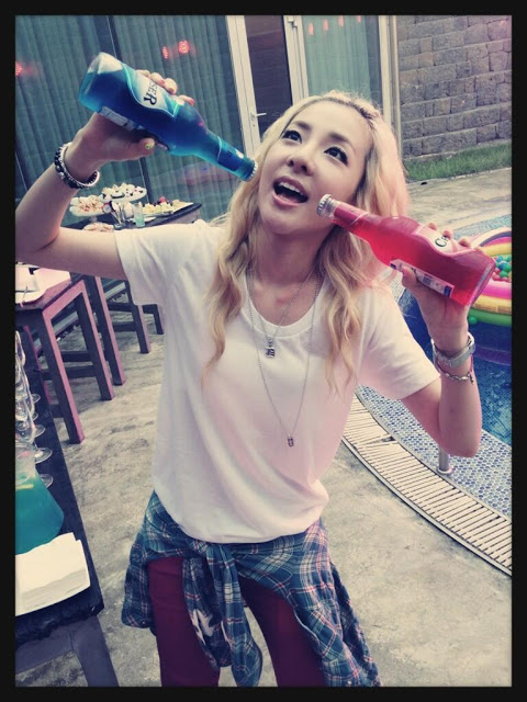 Forever 2NE1: [News] Dara reaches 1M twitter followers!