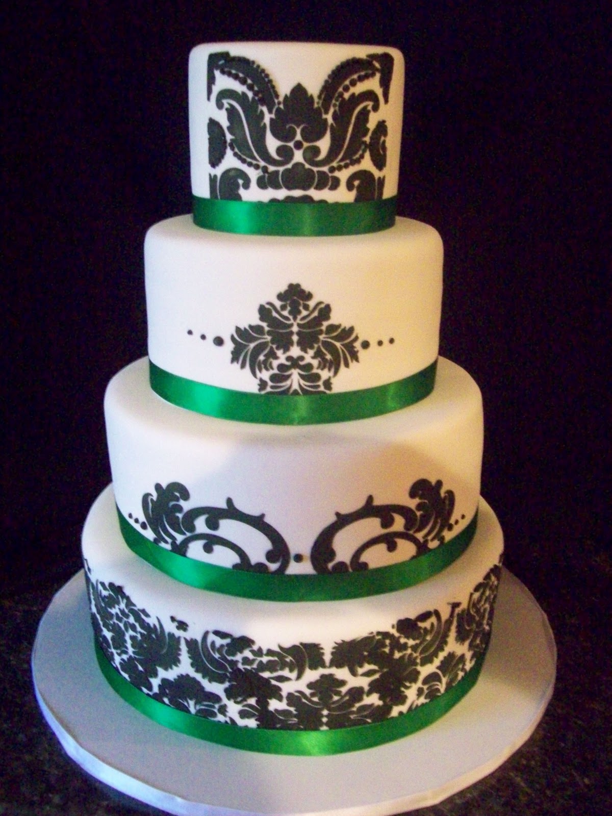 Brown Sugar Custom Cakes: Damask Cake!!!!!!!