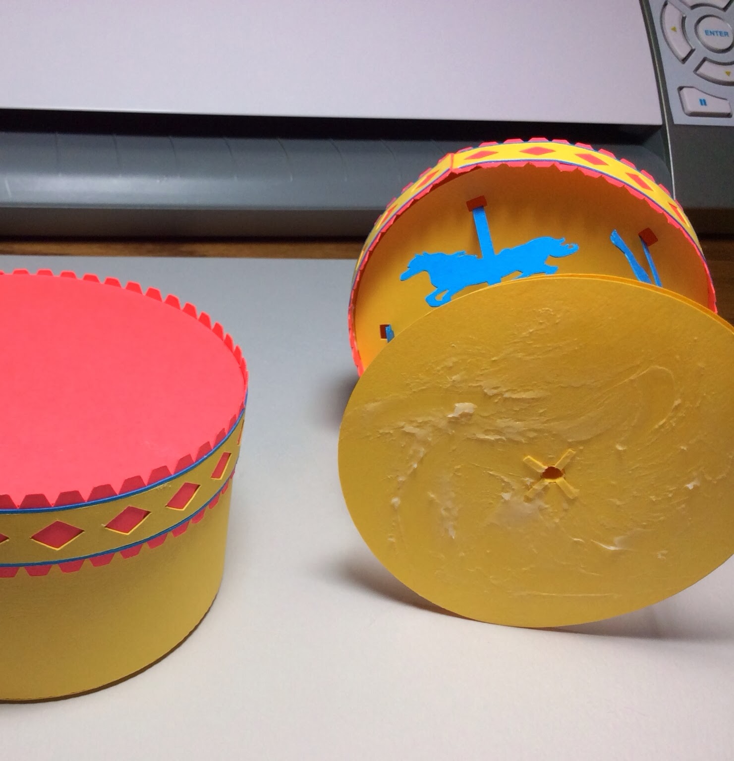 Papercrafts and other fun things: A Carousel Box That Really Spins