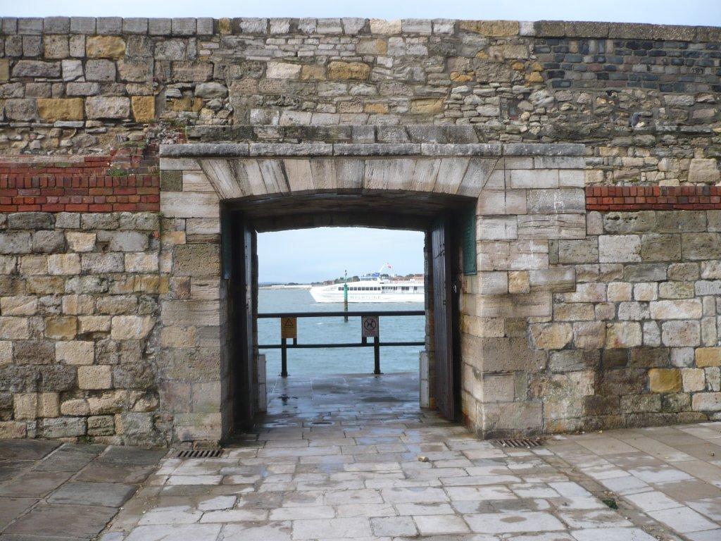 Margaret Muir : The Portsmouth Sally Port