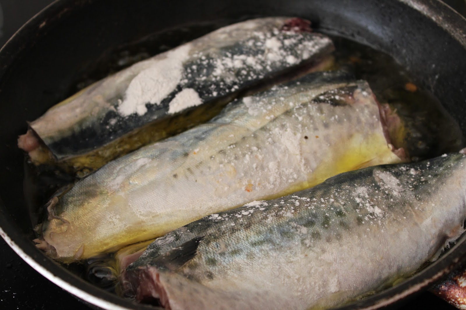 Caballa o verdel (Verat) en escabeche - Pickled mackerel