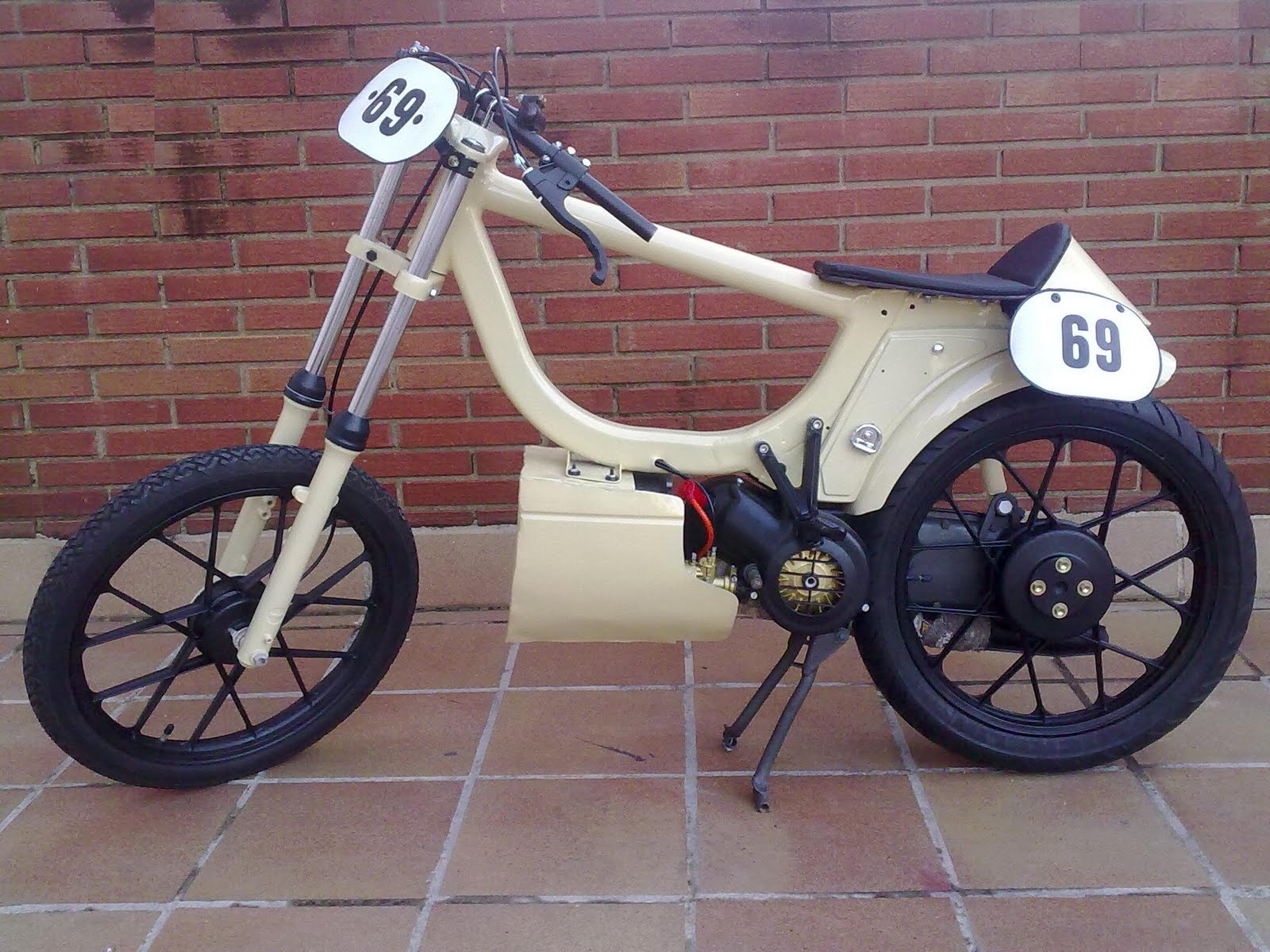 GASS-TERRASSA: Vespino Café Racer