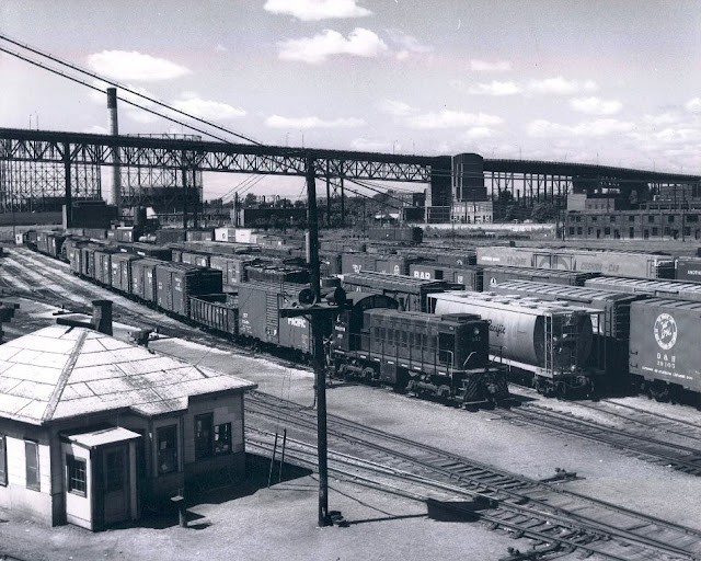 Towns and Nature: Detroit, MI: Riverfront Railroad Yards