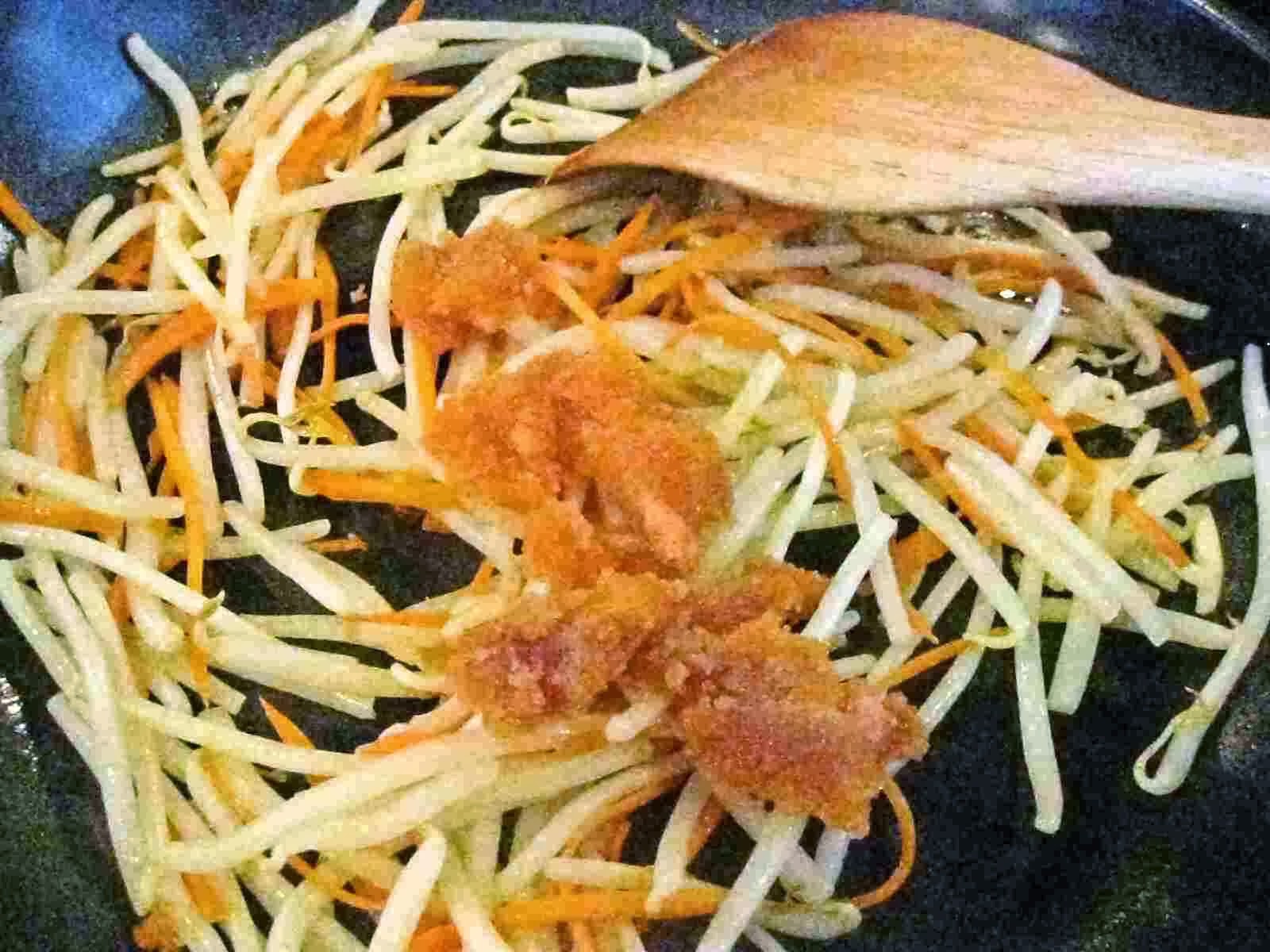 Recipes for Tom: Moyashi to ninjin no mentaiko-itame / stir-fried bean ...