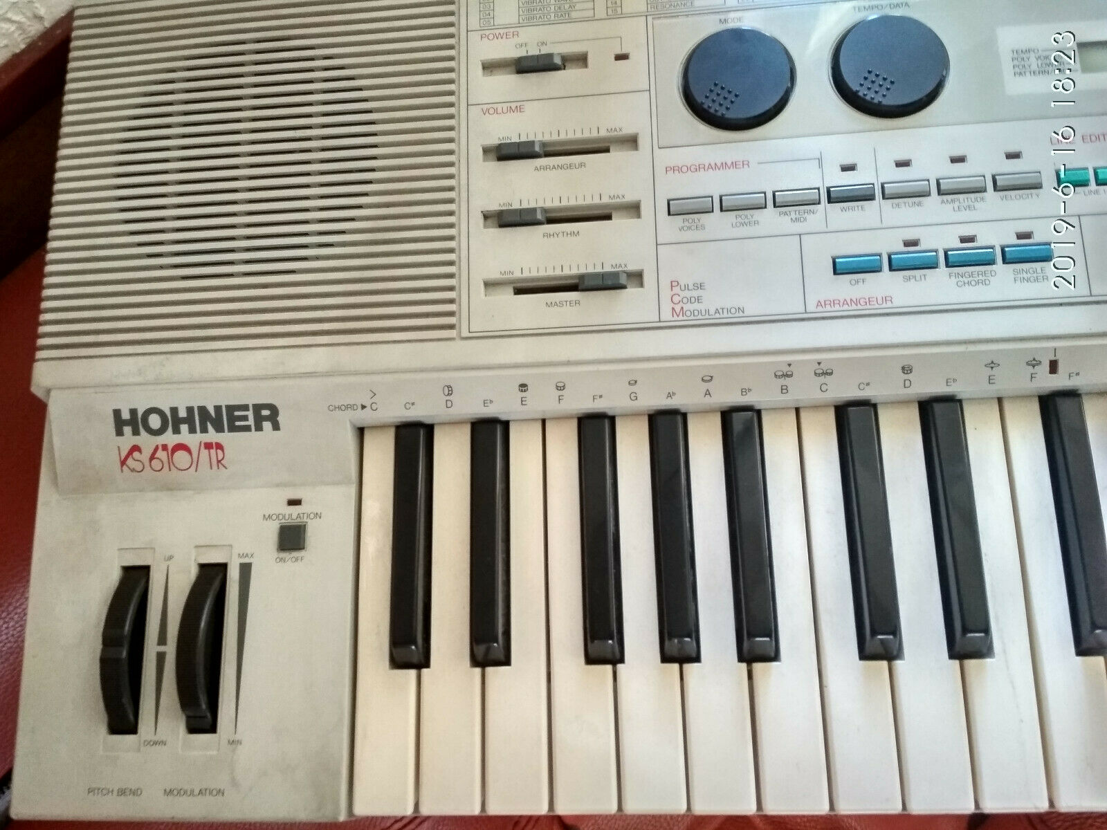 MATRIXSYNTH: White HOHNER KS 610TR / CASIO HT 6000