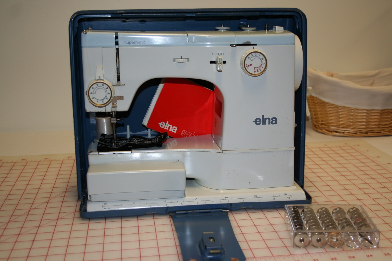 Tammy's Craft Emporium: 1970s Elna Supermatic Sewing Machine - Ella