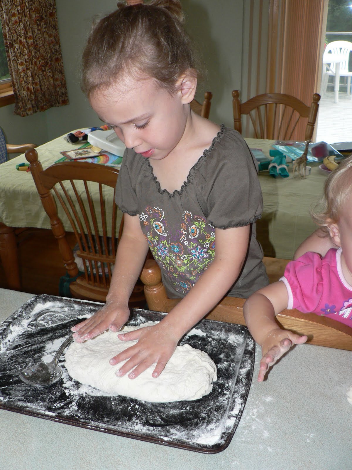 Mama Pea Pod: {Sensory Play: Baking Bread Rolls with Granny}