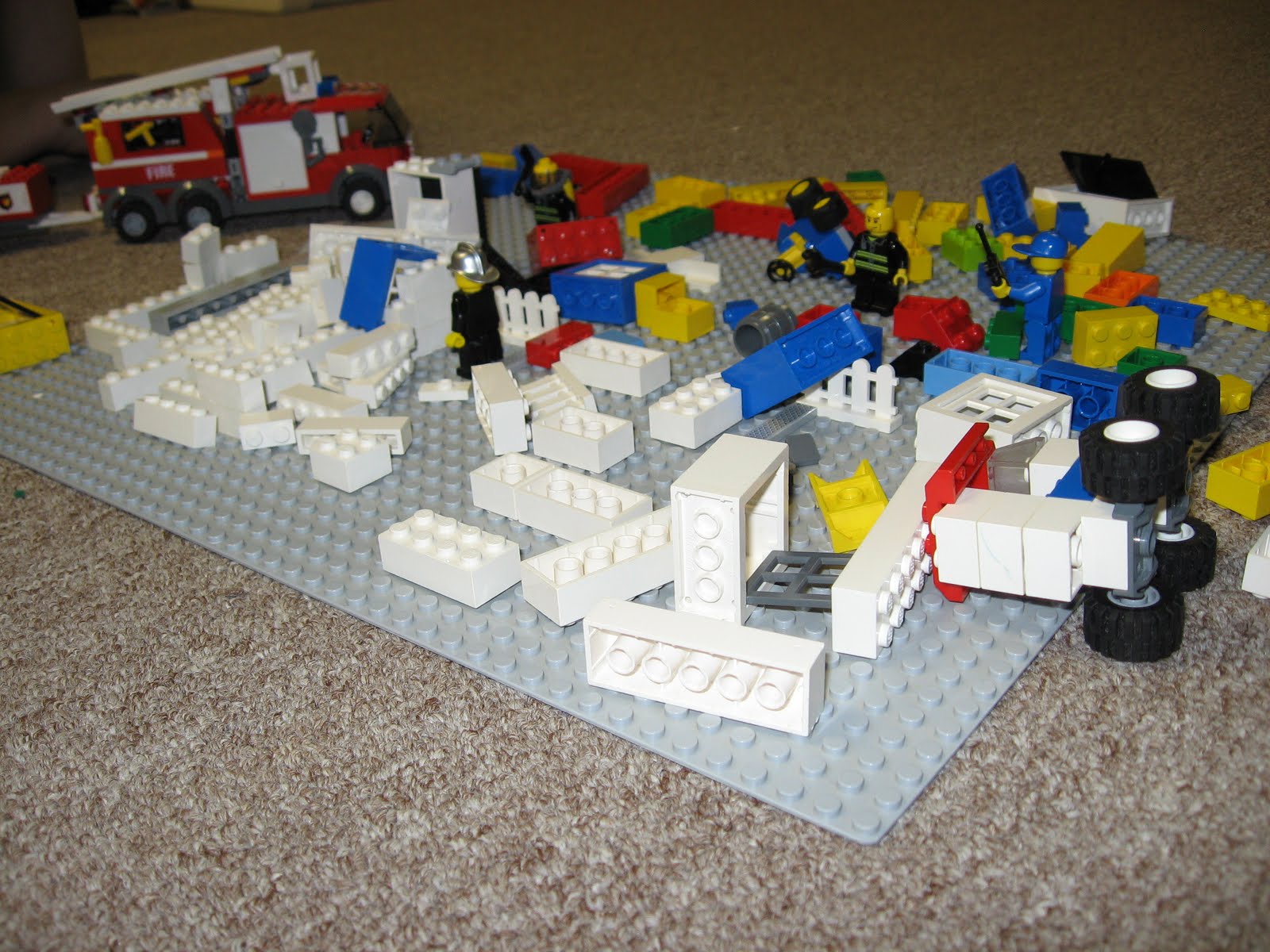 LEGO Quest Kids: Natural Disasters Photos