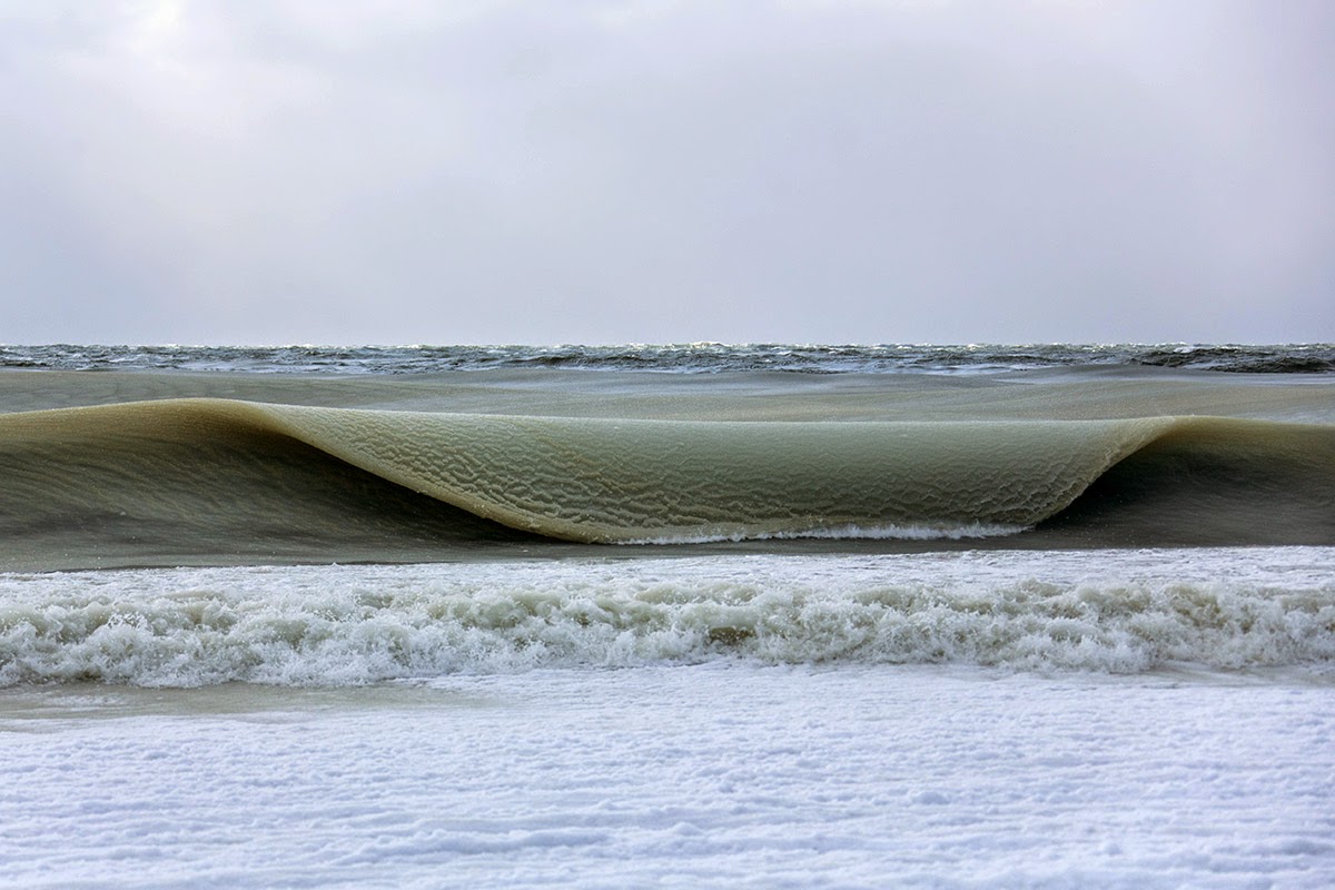bensozia: Icy Waves off Nantucket