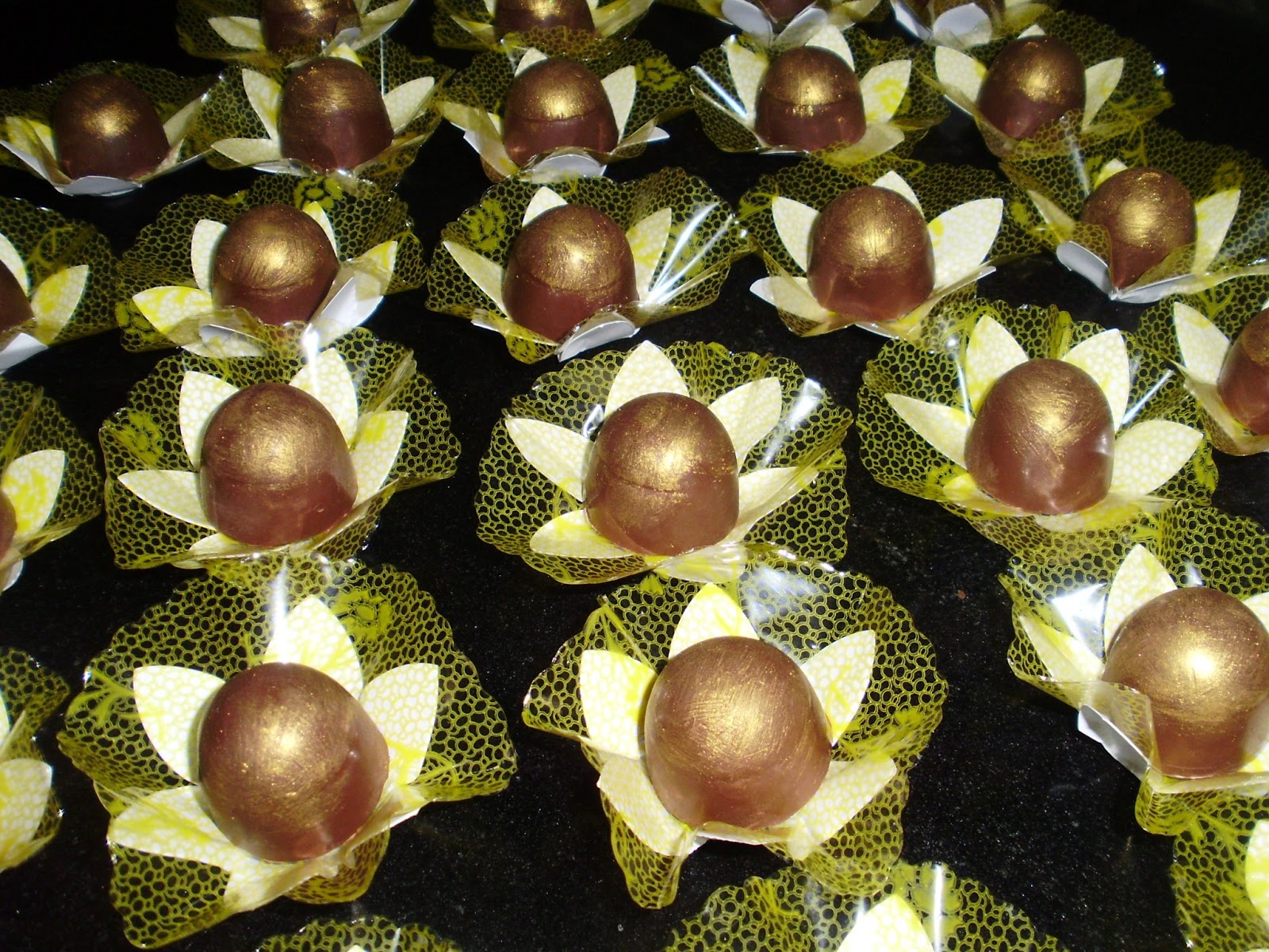 Doces da Estela : BOMBONS FINOS