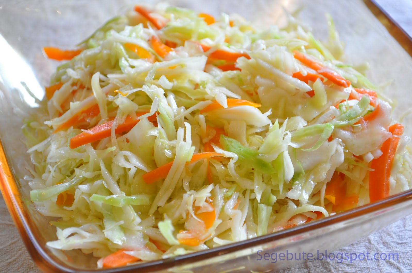 SEGEBUTĖS UŽRAŠAI: Šviežių kopūstų salotos