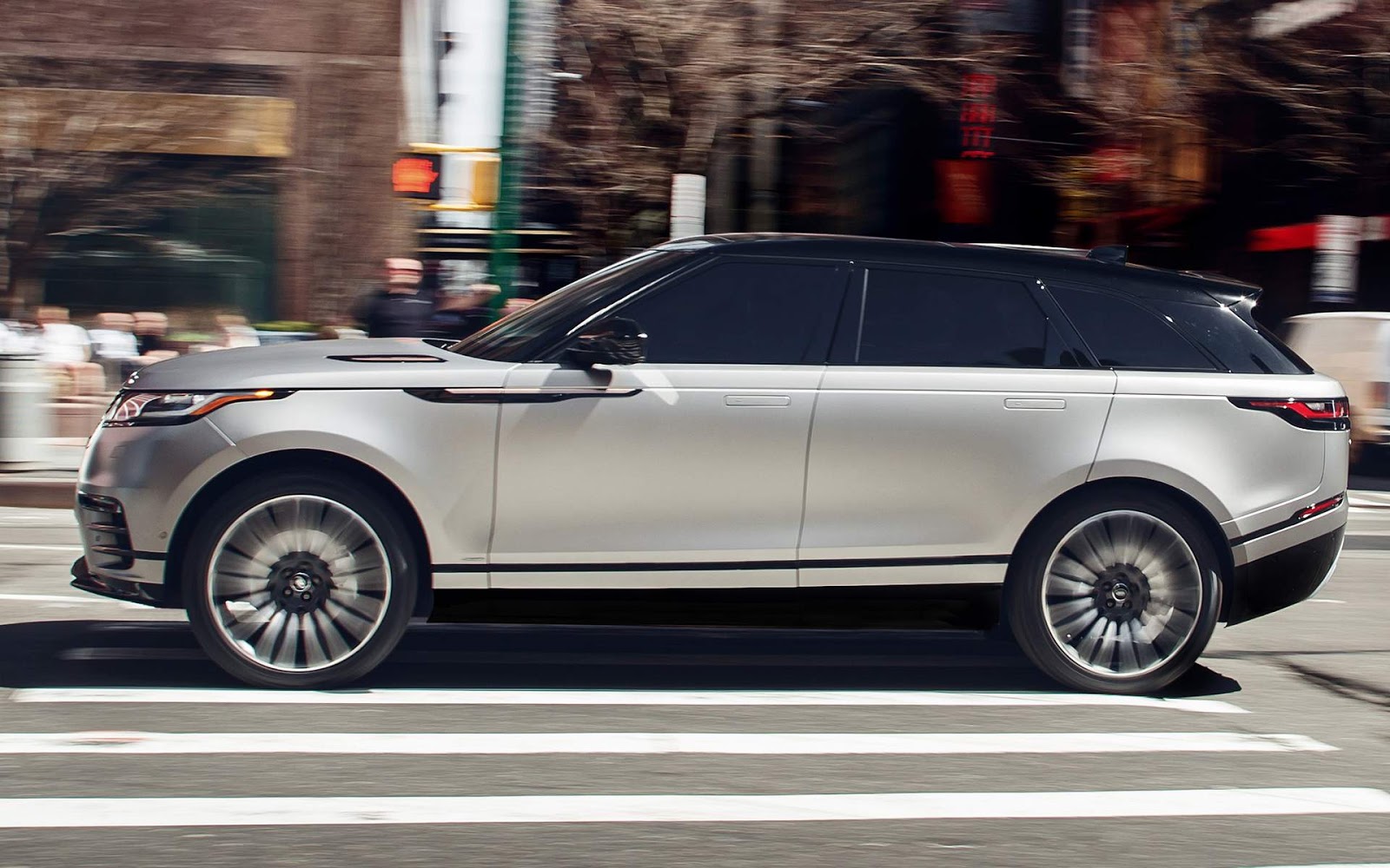 Range Rover Velar ganha motor Ingenium 2.0 de 300 cv