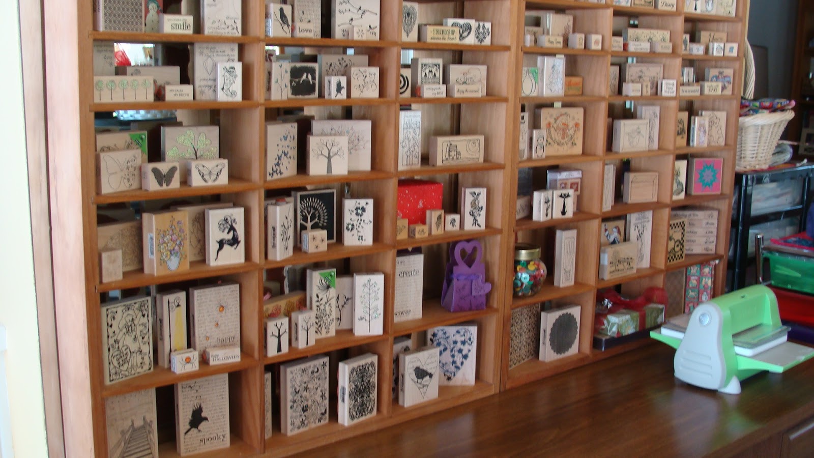 cinnamon holiday workshop: I added another stamp display case!