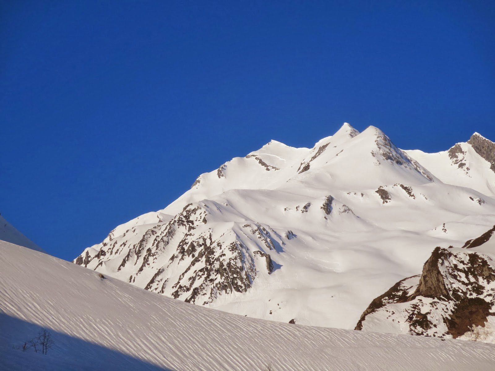 POUDRE ET ROC: Le Moun Né face sud-est : 1500m + 300m de bricolage