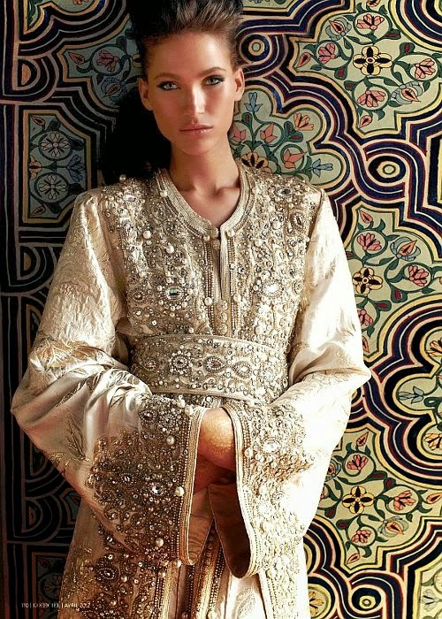 model-caftan-marocain-luxe.jpg 500 × 700 pixels | Arab fashion ...