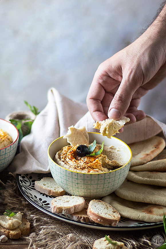 Hummus con pan de pita casero, un aperitivo inigualable - Jaleo en la ...