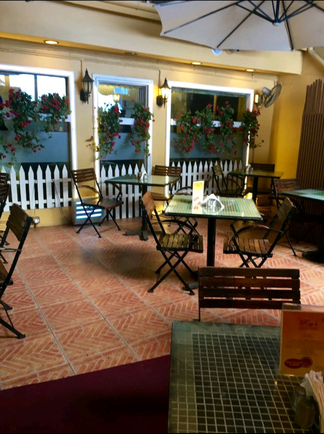 Ray's Cafe and Pizzeria, Bandra, Mumbai