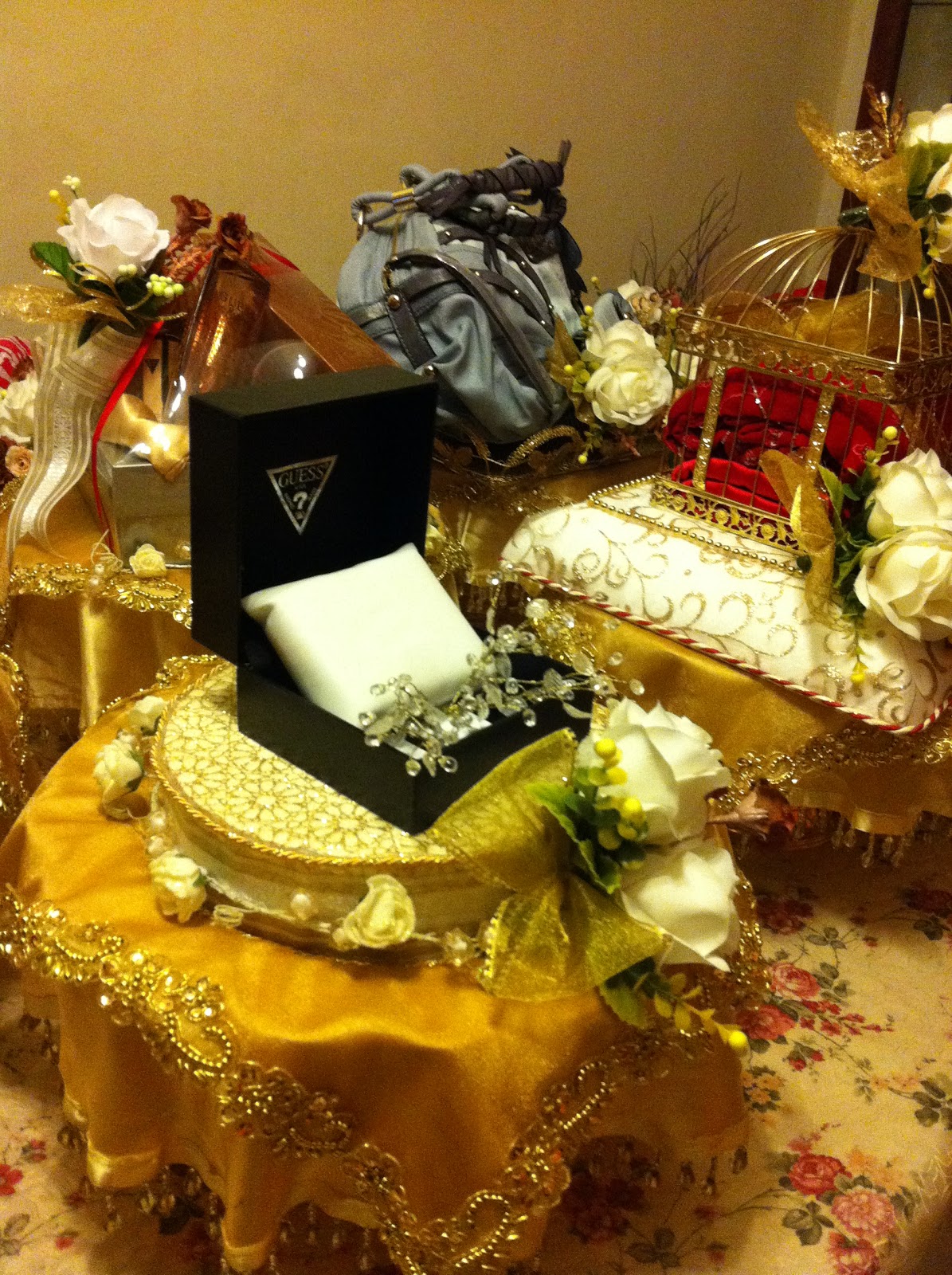 Maria Homemade Cake: Hantaran Perkahwinan- Tema "White And Gold"